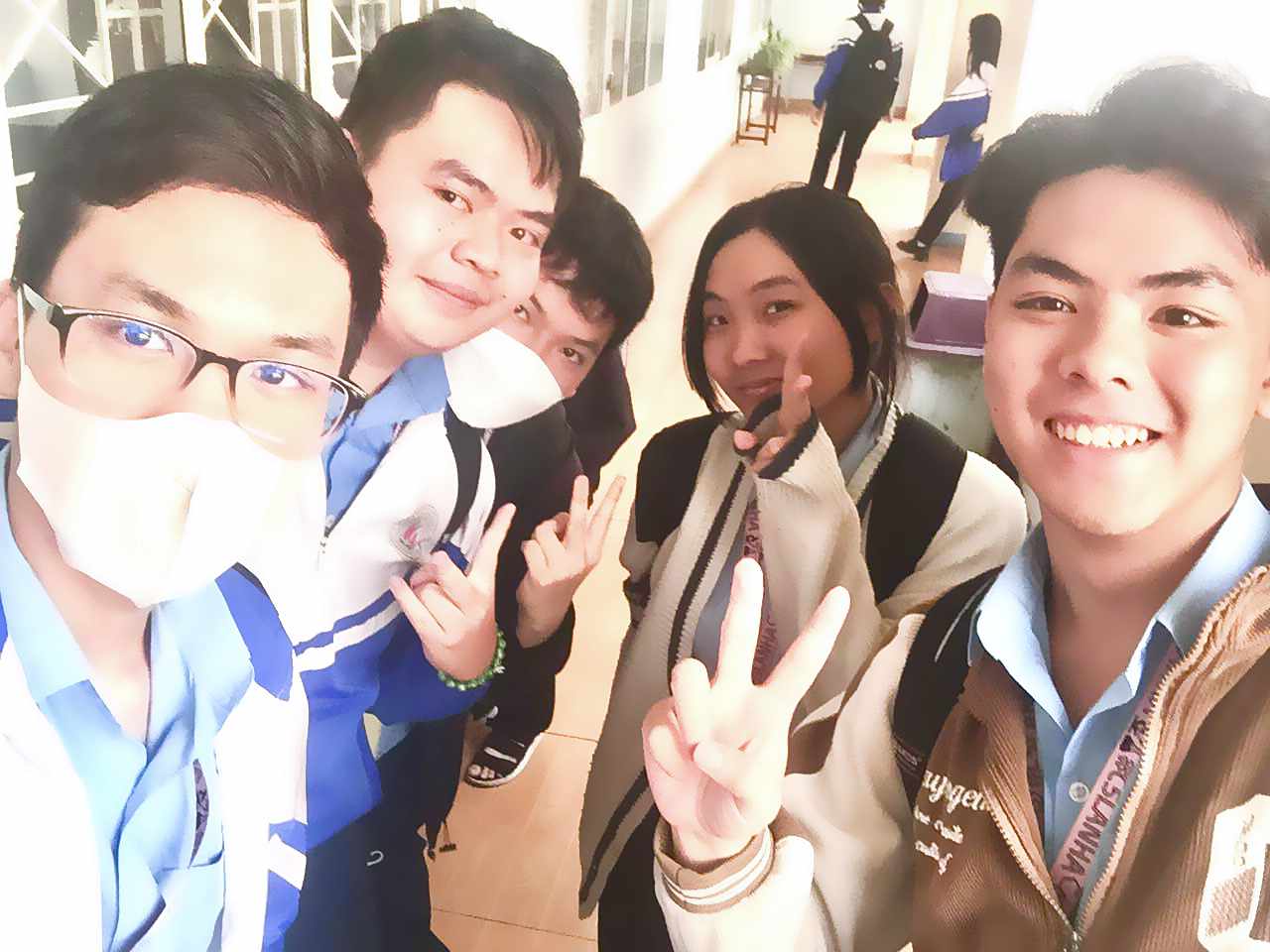 Nhóm 5 CHỊ EM siu nhân